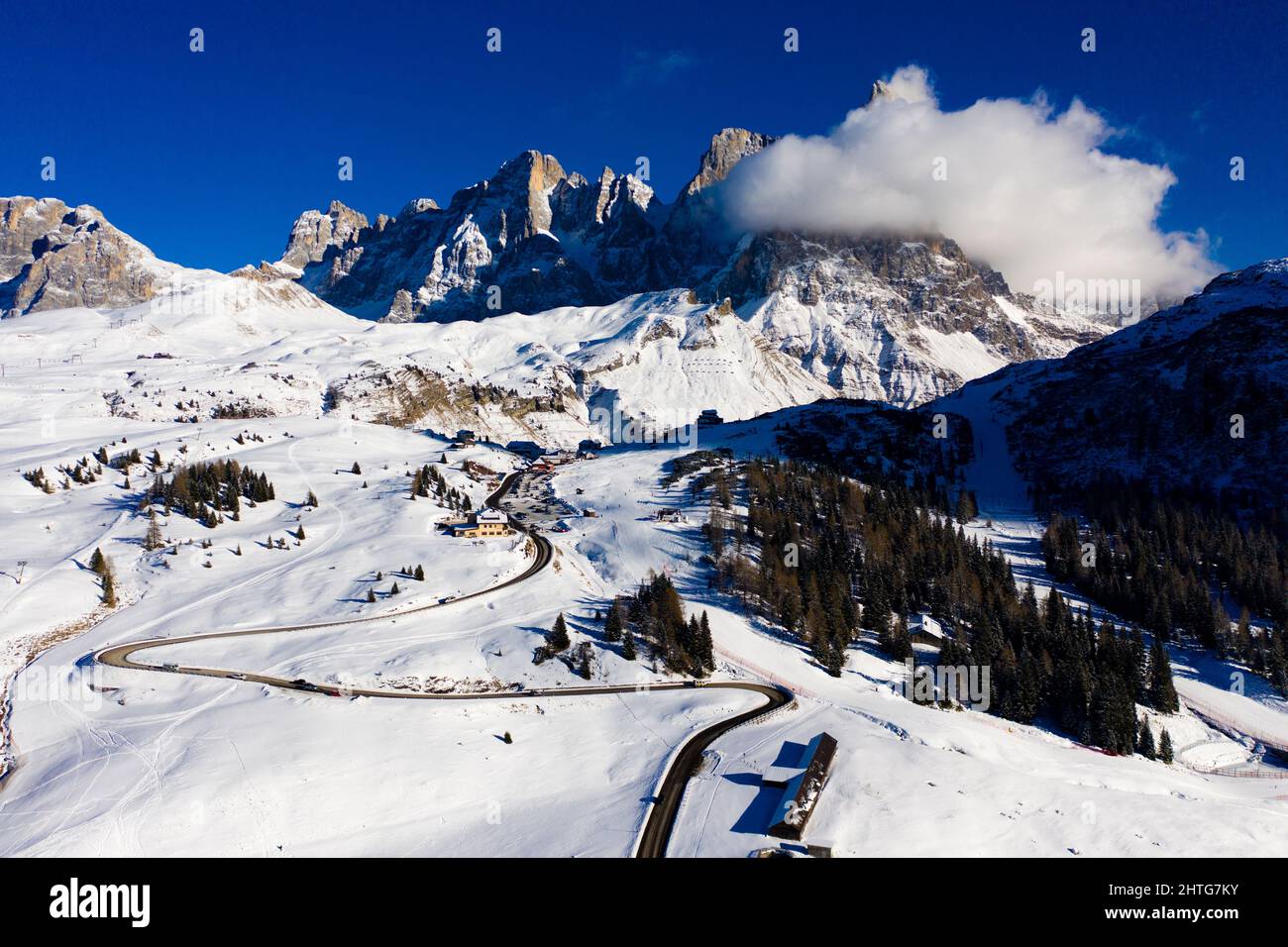 Passo rolle drone hi-res stock photography and images - Alamy