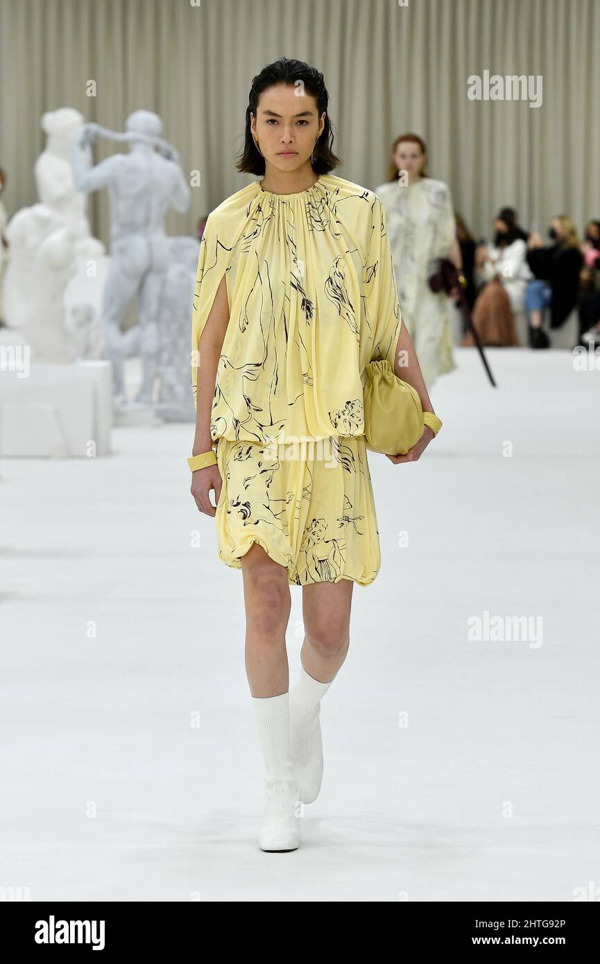 Maryel Uchida Milan Fashion Week - Women F/W 22-23 Jil Sander Fashion ...