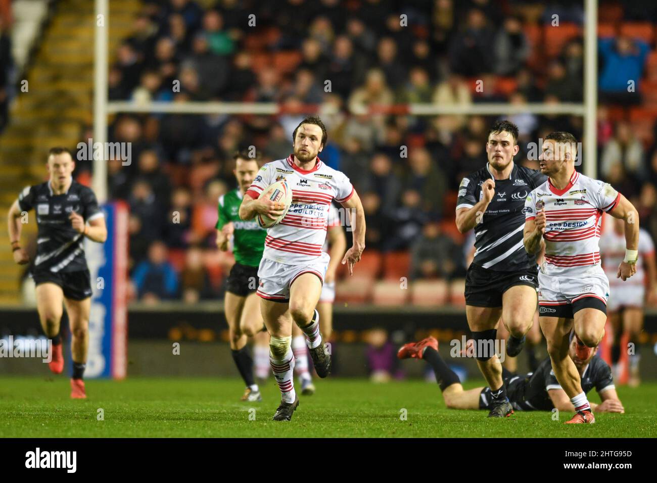 Joe Mellor #7 of Leigh Centurions starts an attacking move Stock Photo ...