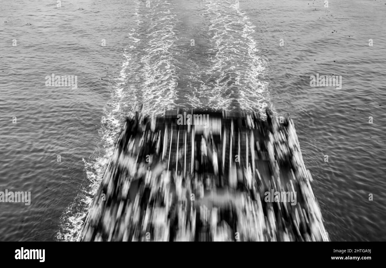 Mass people back to home by launch from yearly Muslim Charmonai ...