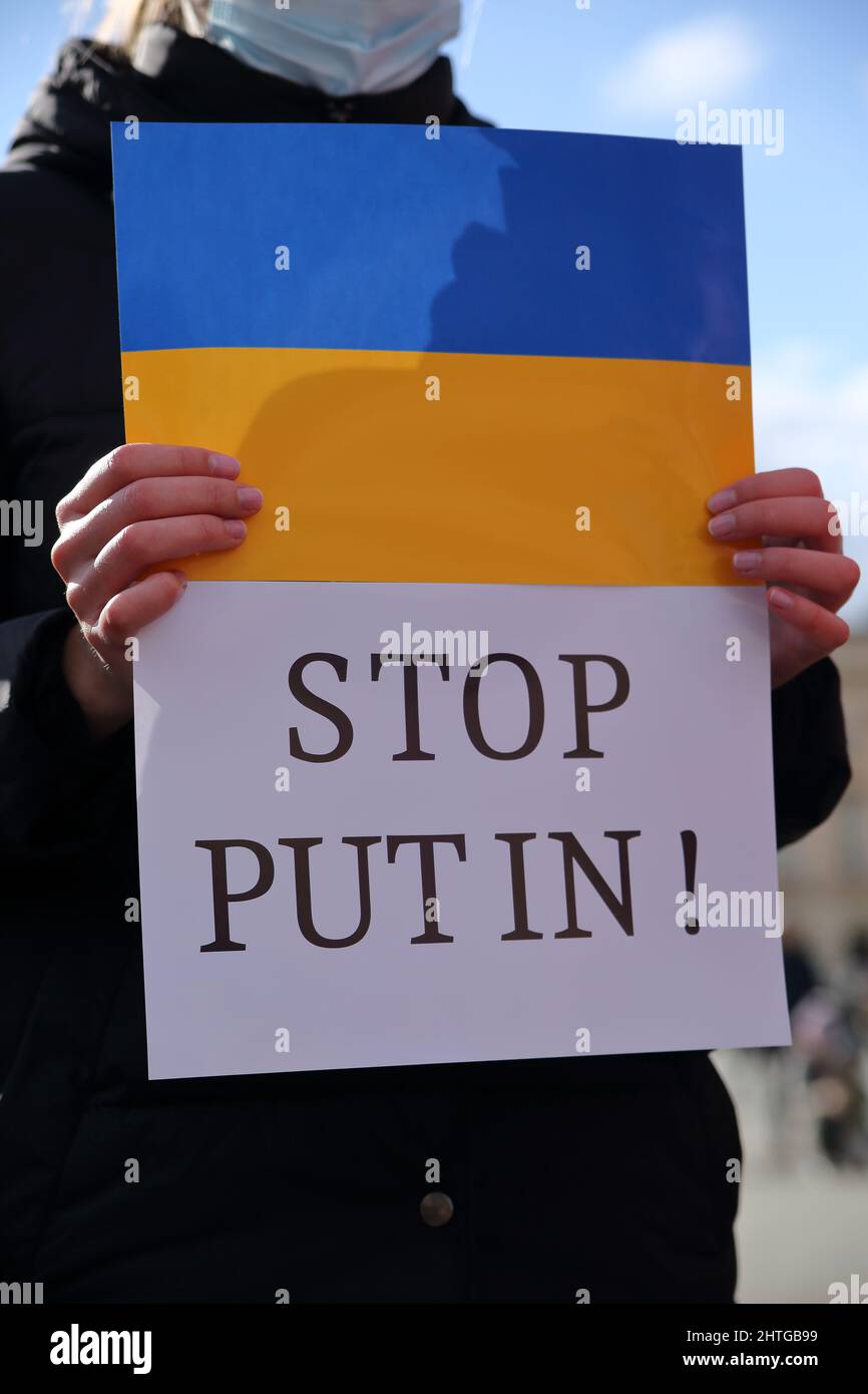 Banner text putin stop hi-res stock photography and images - Alamy