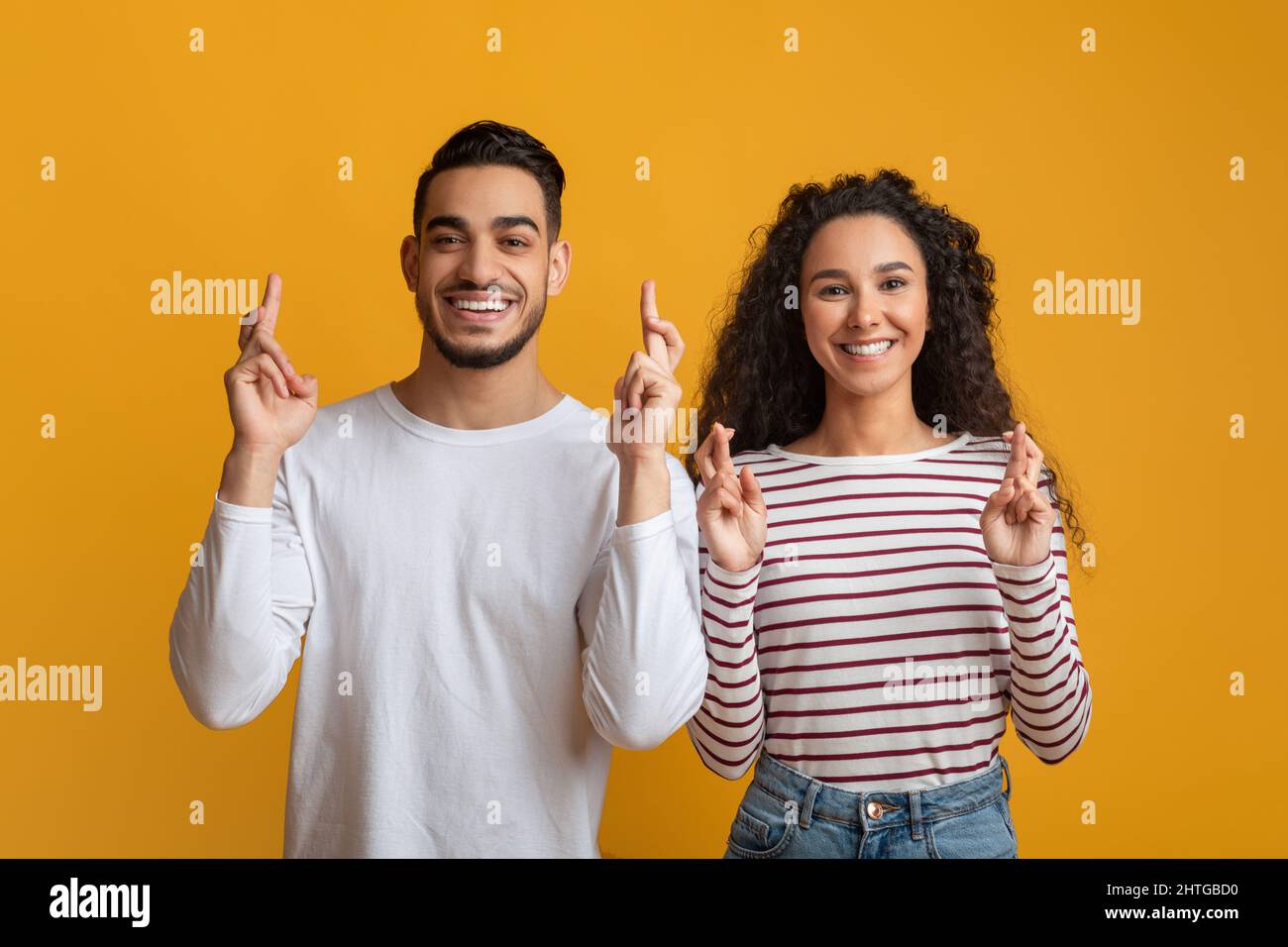 Fingers crossing hi-res stock photography and images - Alamy