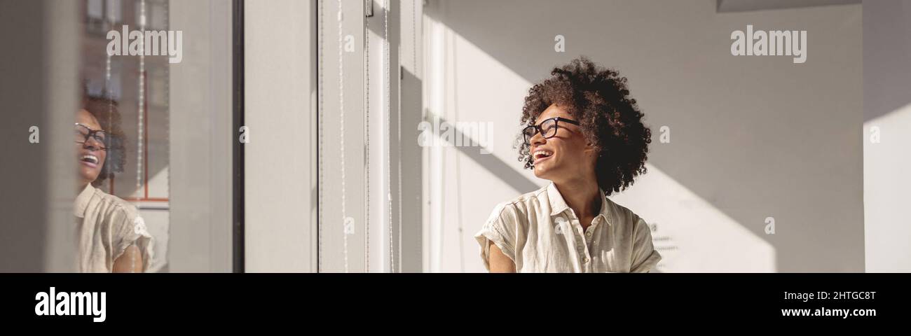 Pretty african businesswoman sitting in hi-res stock photography and ...