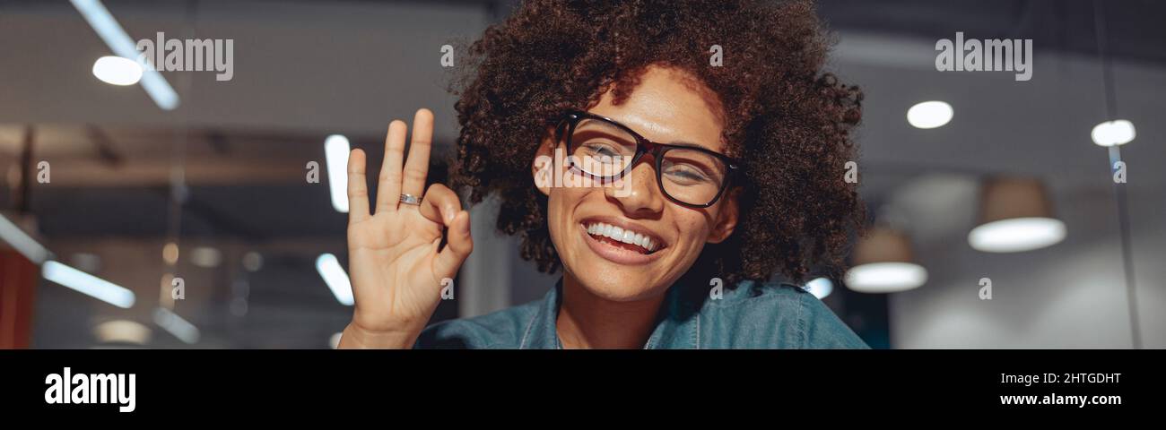 Young woman talking and showing sign language Stock Photo - Alamy