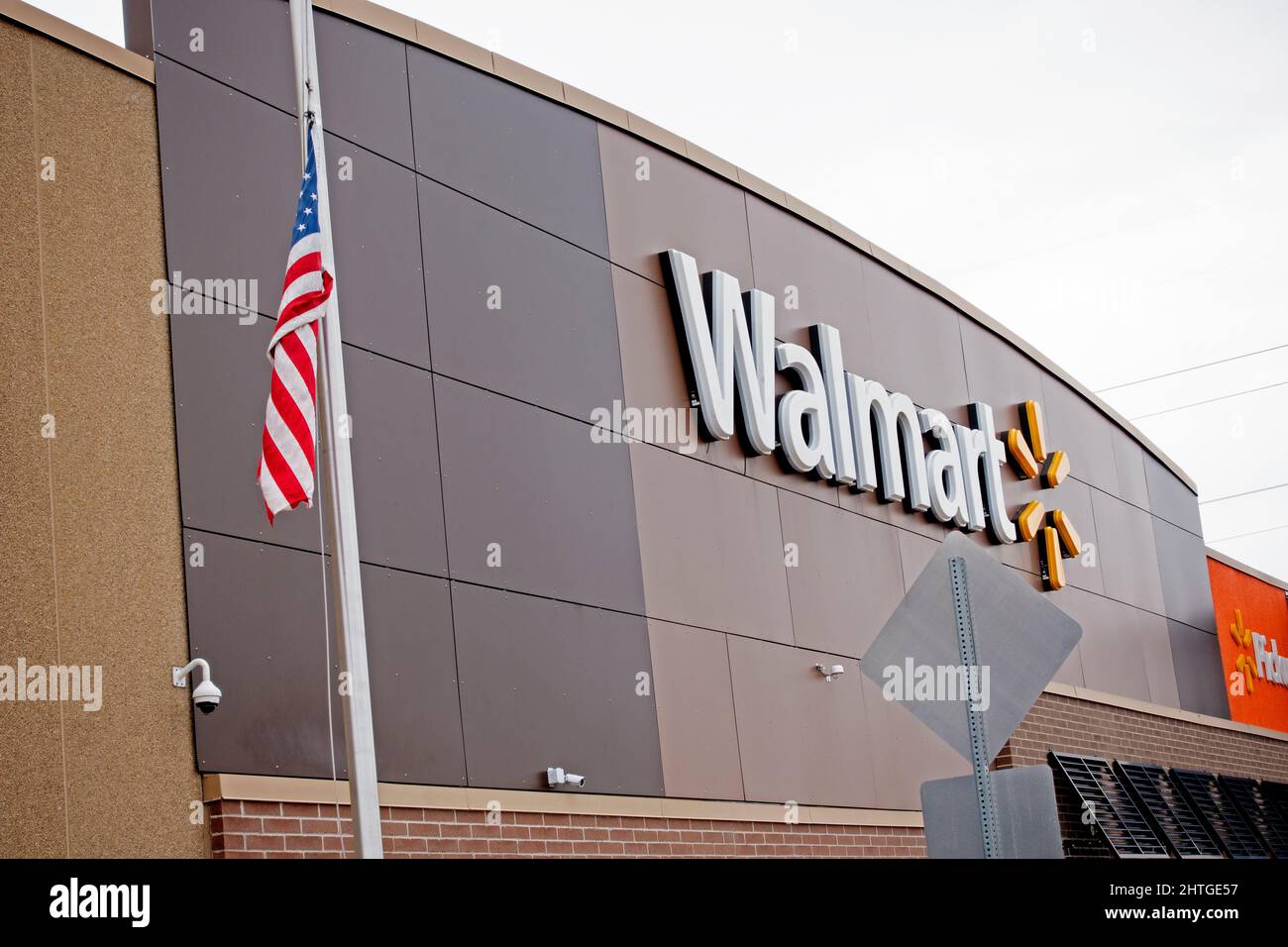 Walmart store front hi-res stock photography and images - Alamy