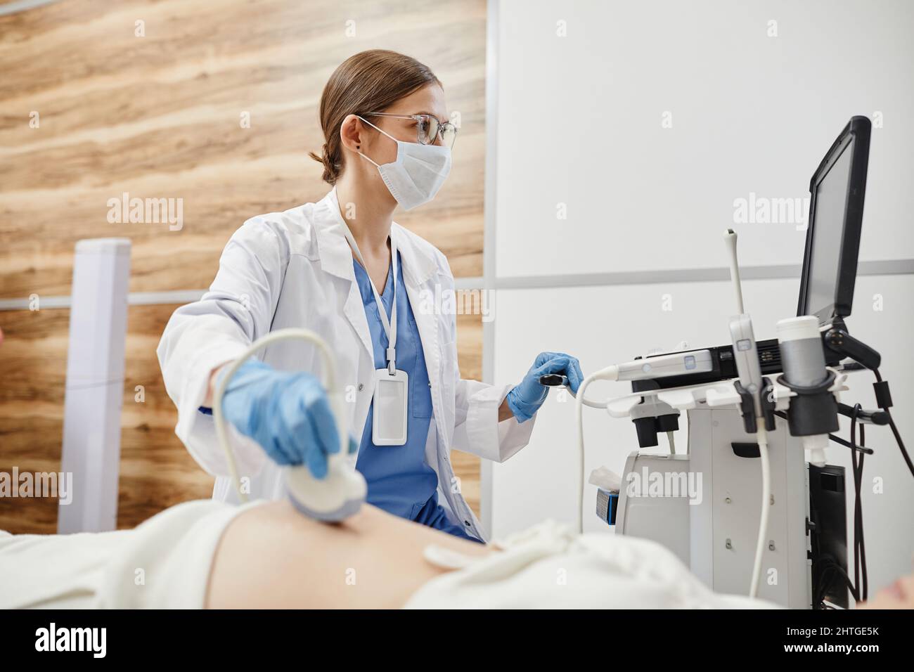 Gynecologist using ultrasound machine hi-res stock photography and ...