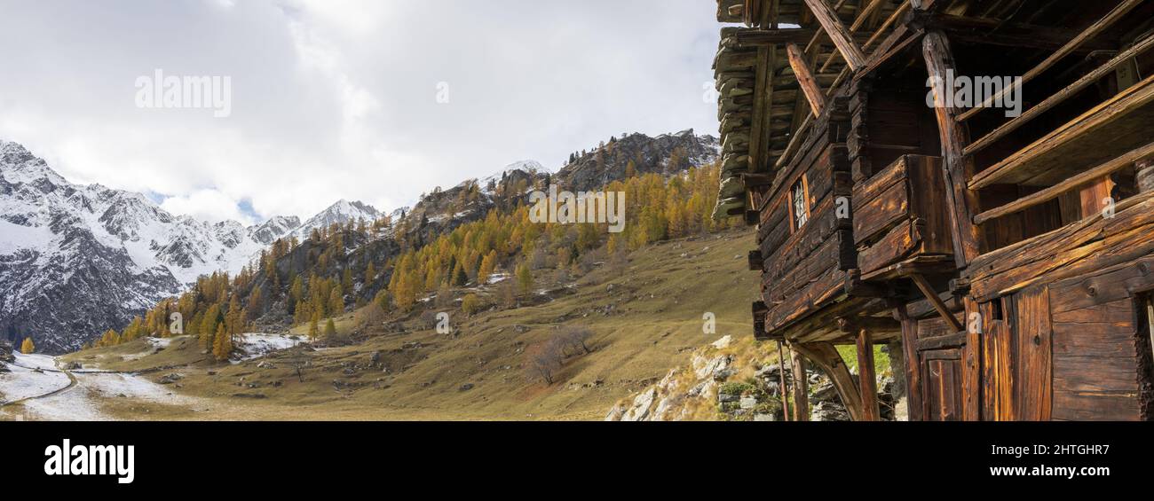 Alpine wooden houses hi-res stock photography and images - Alamy