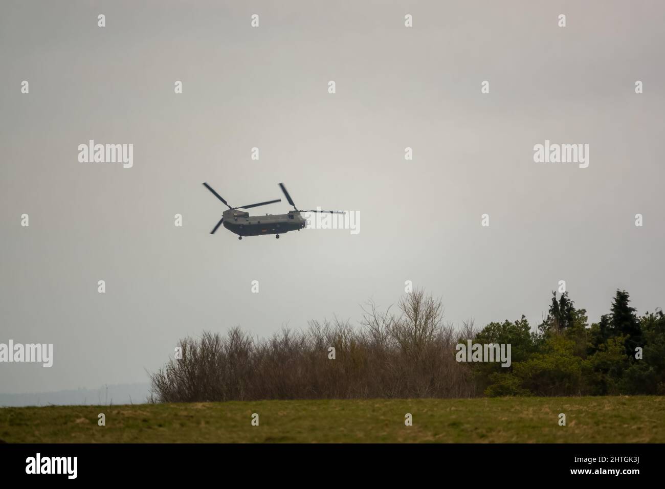 Chinook low fly hi-res stock photography and images - Alamy