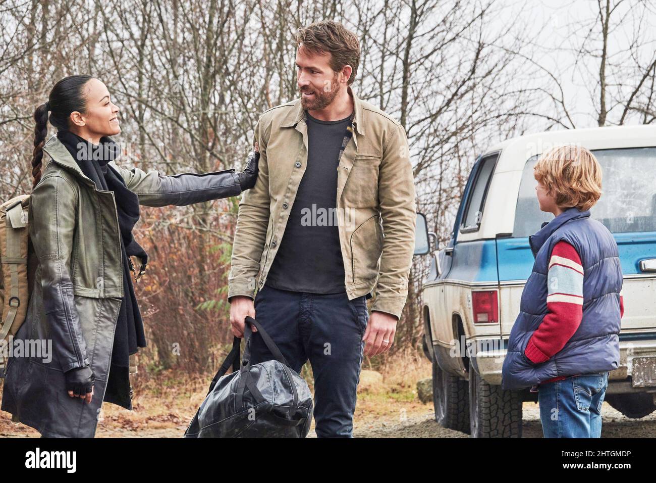 THE ADAM PROJECT, from left: Zoe Saldana, Ryan Reynolds, Walker Scobell ...