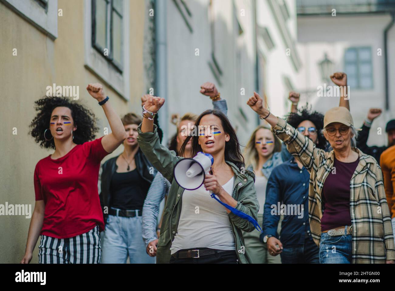 Angry crowd hi-res stock photography and images - Alamy