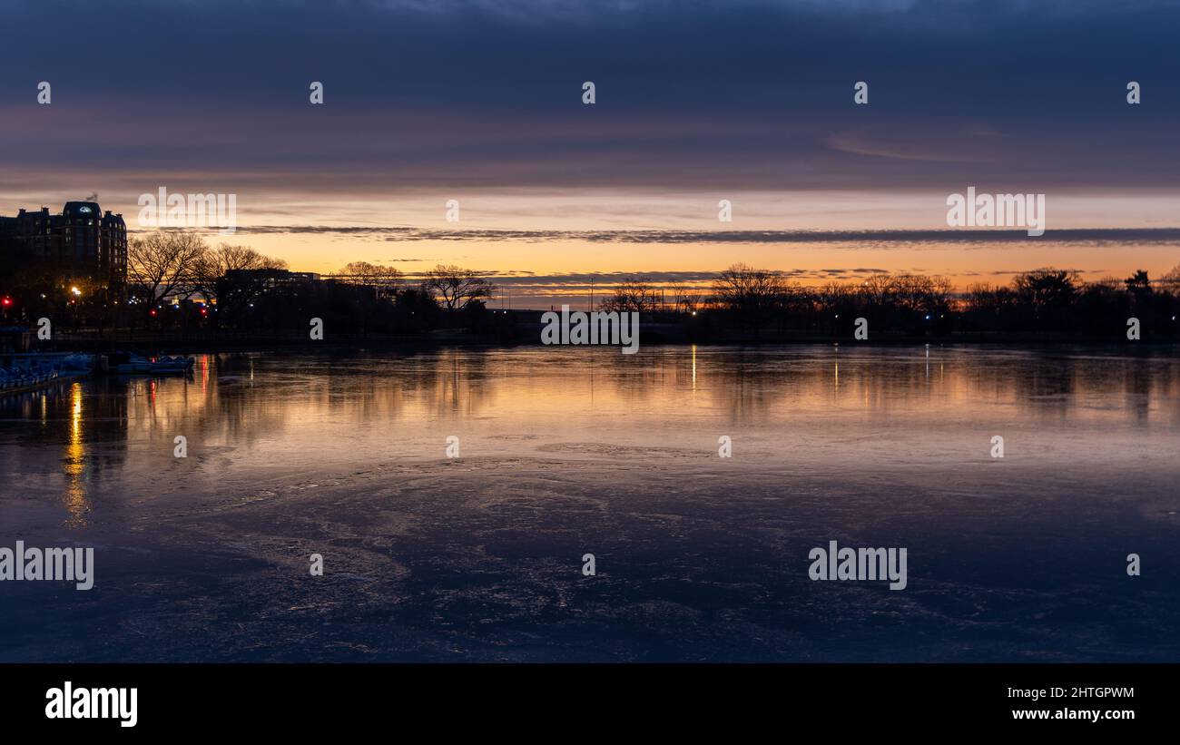 Tidal basin bridge hi-res stock photography and images - Alamy