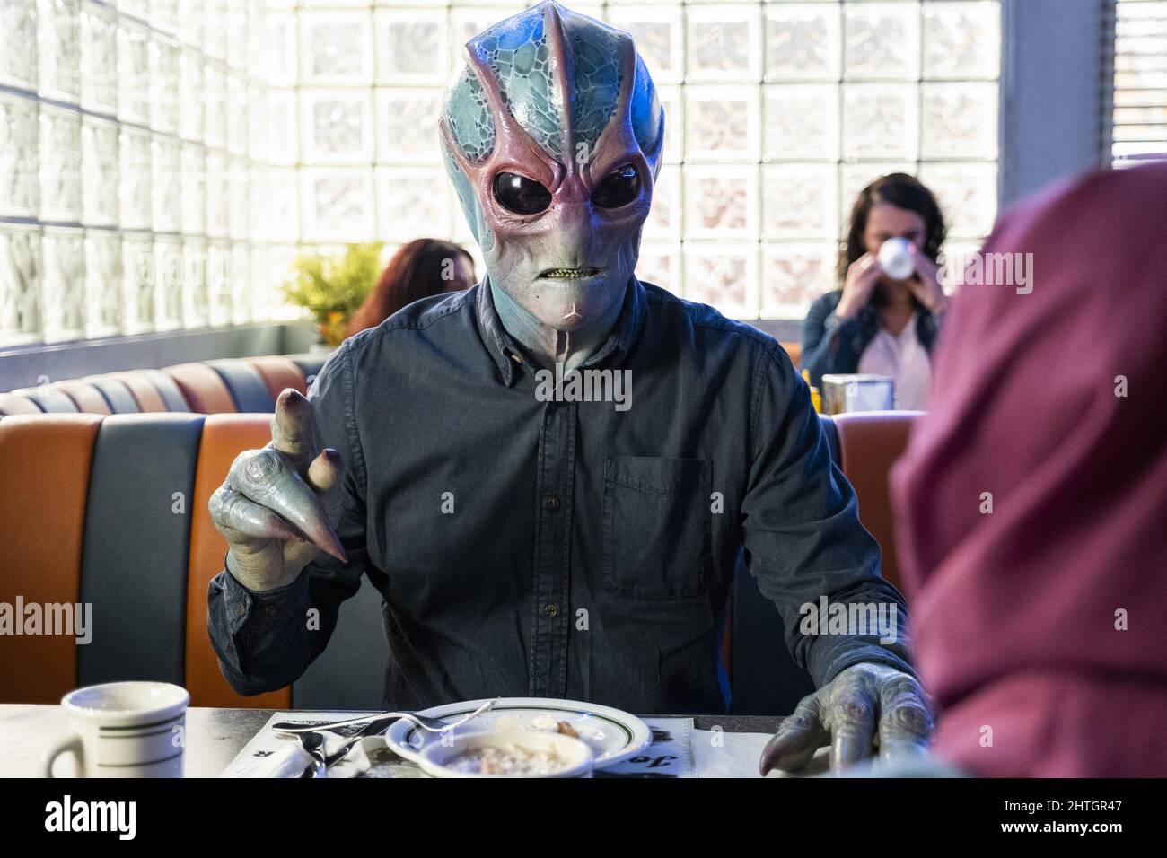 RESIDENT ALIEN, Alien Harry, The Wire', (Season 2, ep. 202, aired Feb ...