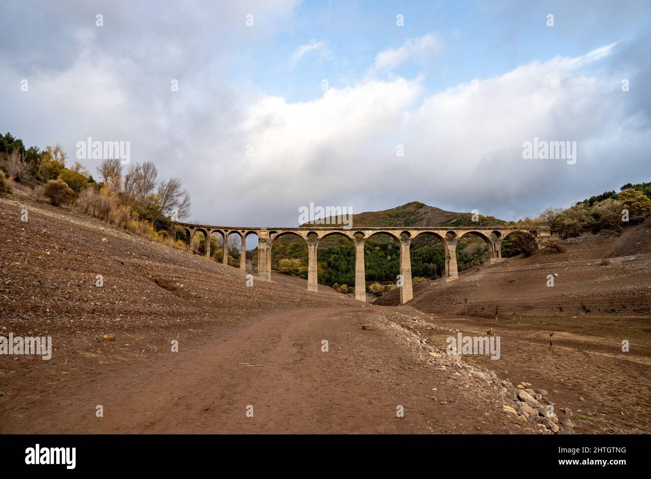 Reservoir without water due to drought and lack of rain Stock Photo - Alamy