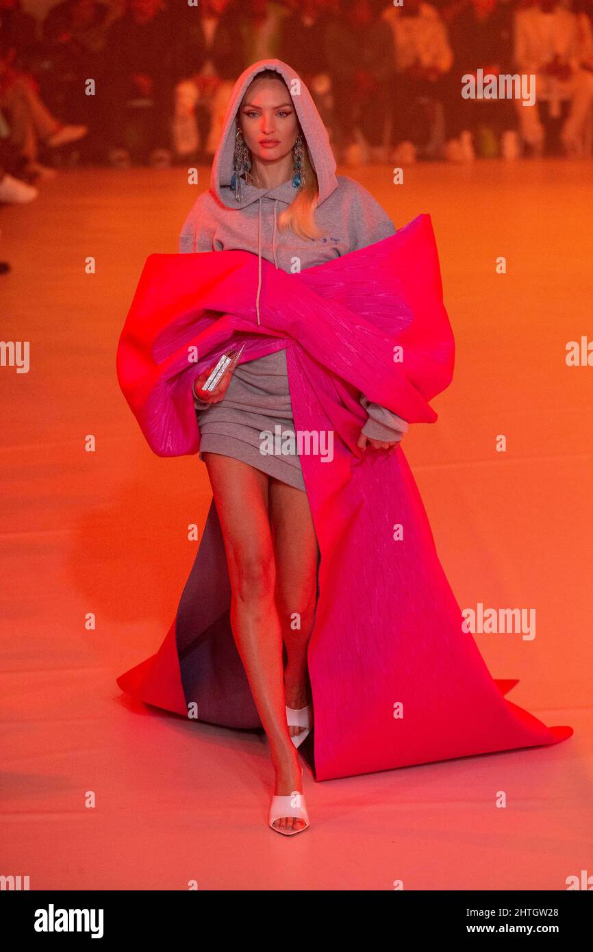 Candice Swanepoel Victorias Secret Show 2022