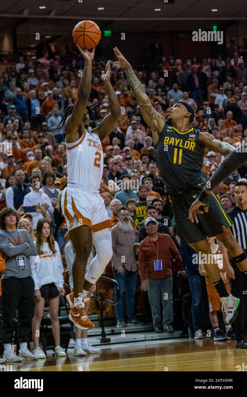 Center. 28th Feb, 2022. Marcus Carr #2 of the #21 Texas Longhorns in ...