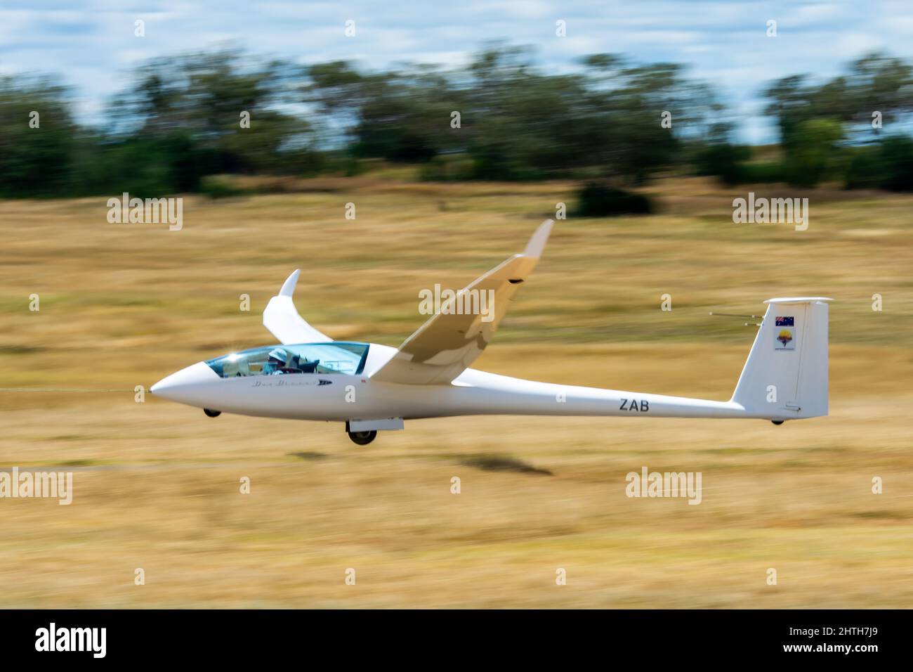 Schepp-Hirth Duo Discus T Motor glider taking off at Lake Keepit ...
