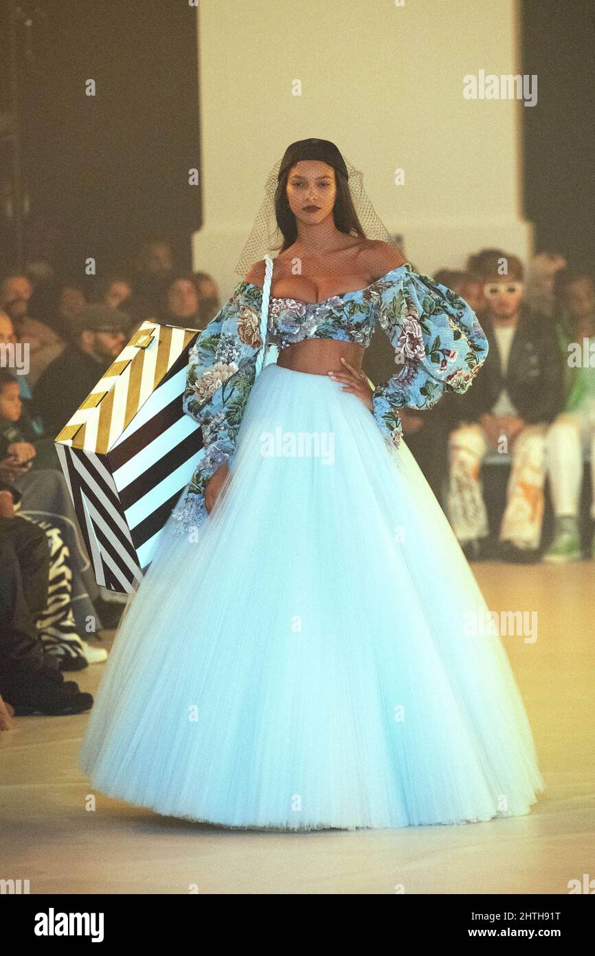 Lais Ribeiro walks the runway during the Off-White Womenswear Fall ...