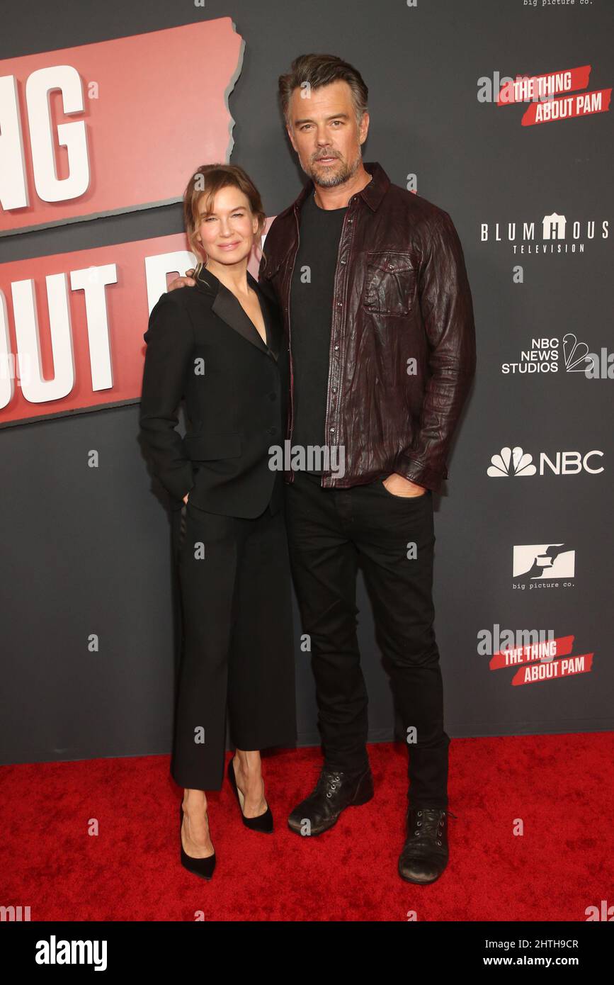 Beverly Hills, Ca. 28th Feb, 2022. Ren e Zellweger and Josh Duhamel at ...