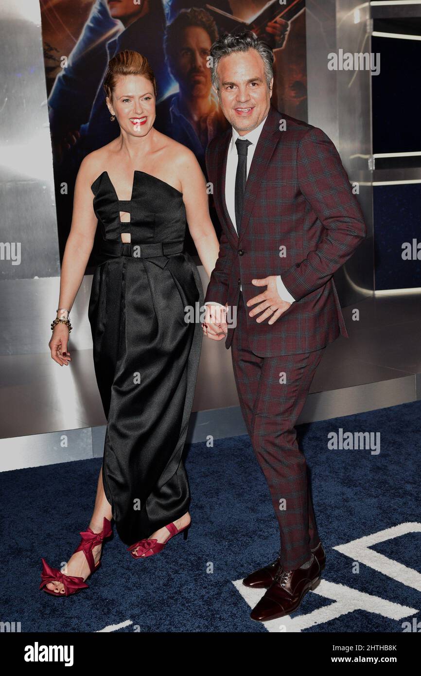 The adam project mark ruffalo hi-res stock photography and images - Alamy