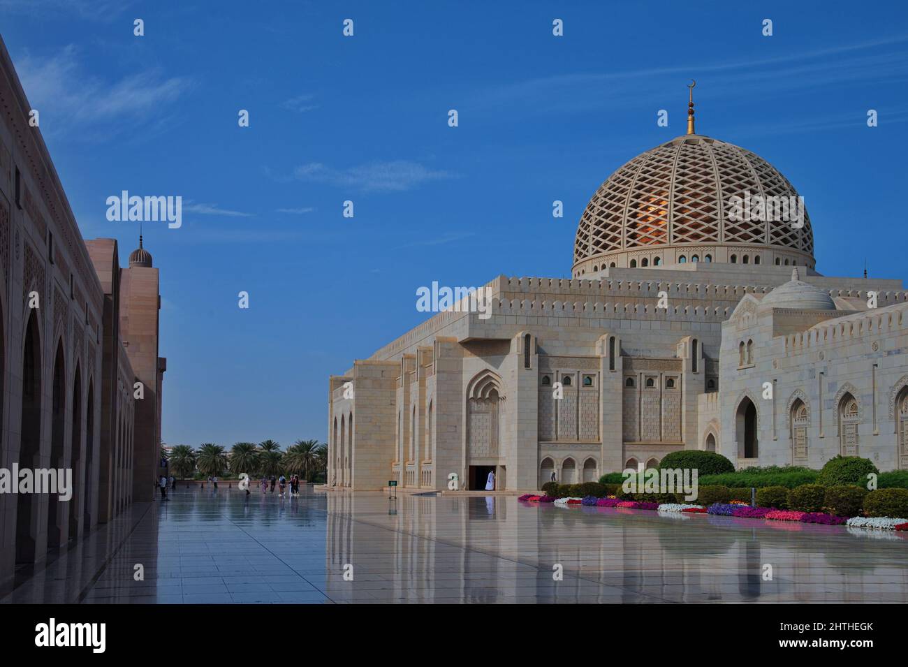 Modern islamic architecture sultanate of oman hi-res stock photography ...