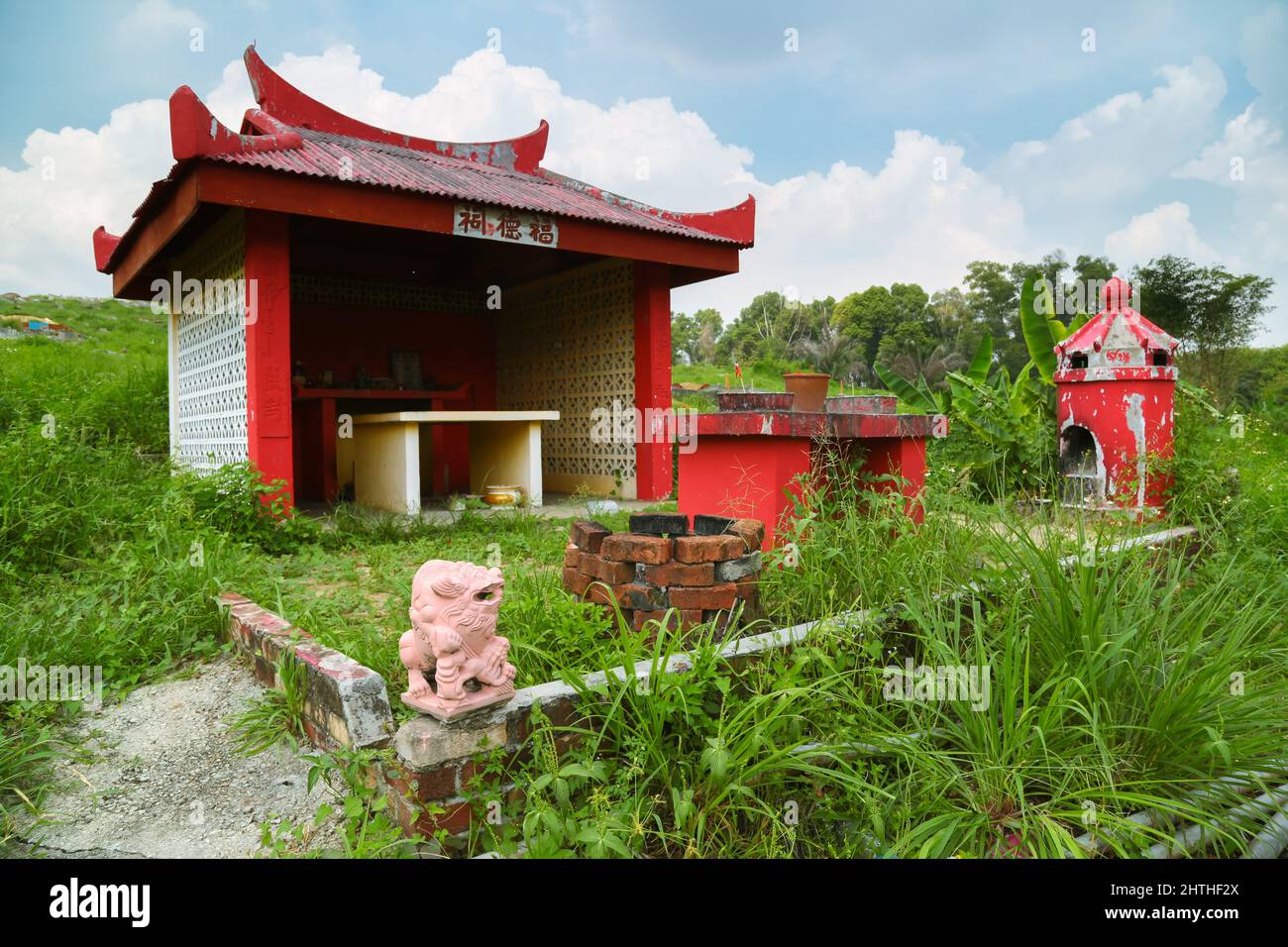 A temple at a chinese cemetery ground Stock Photo - Alamy