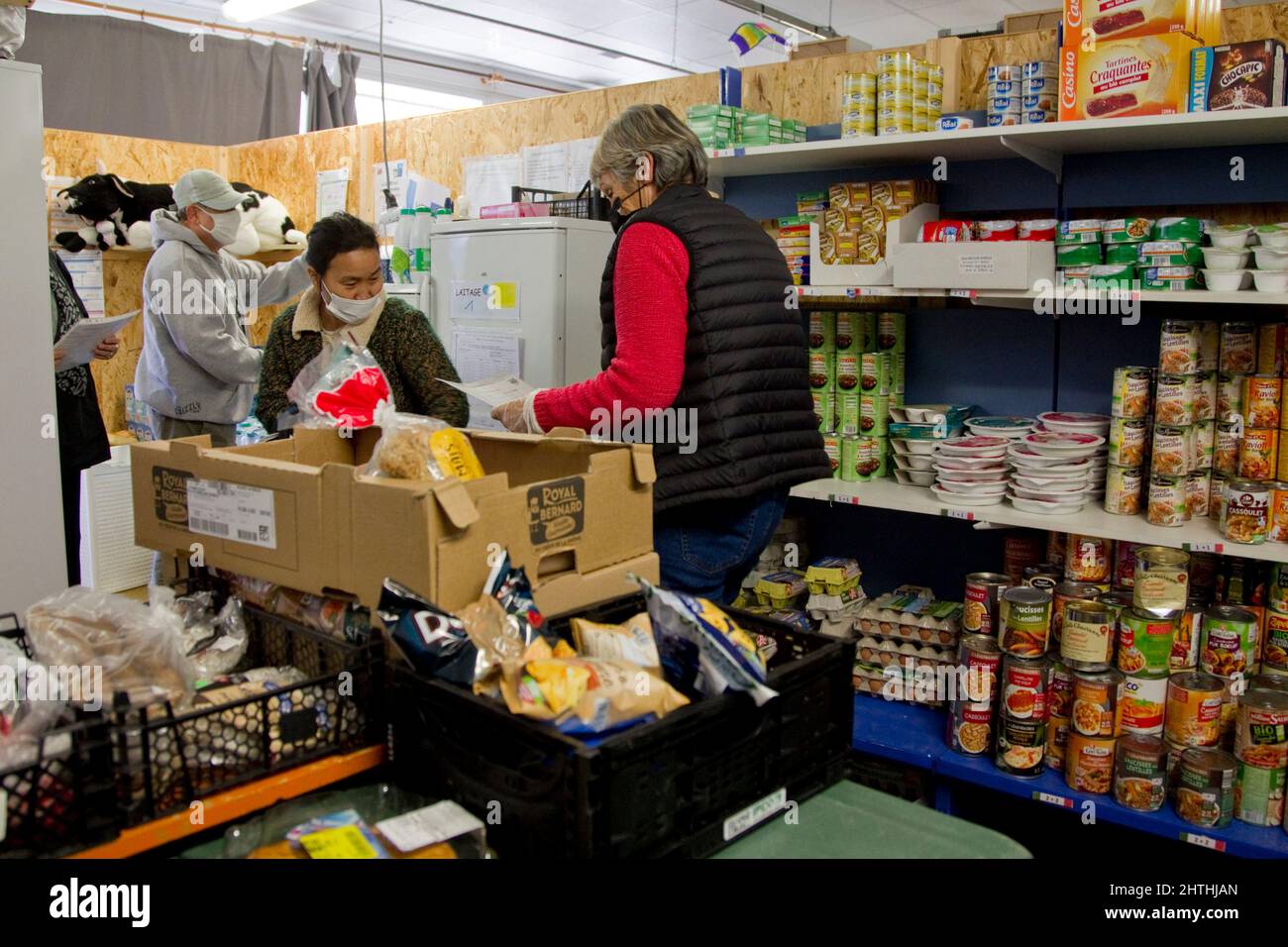 Precarious situation hi-res stock photography and images - Alamy