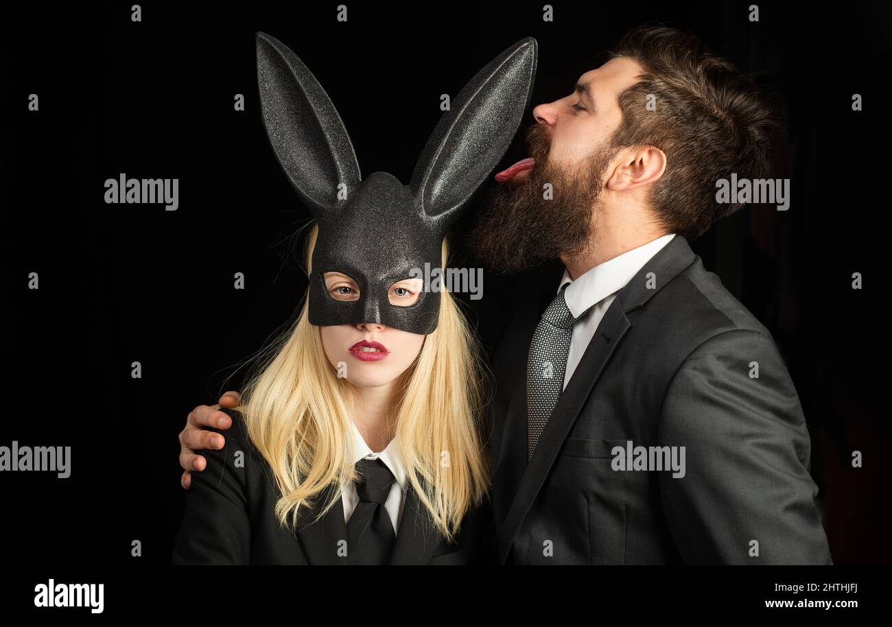 Easter bunny couples hi-res stock photography and images - Alamy