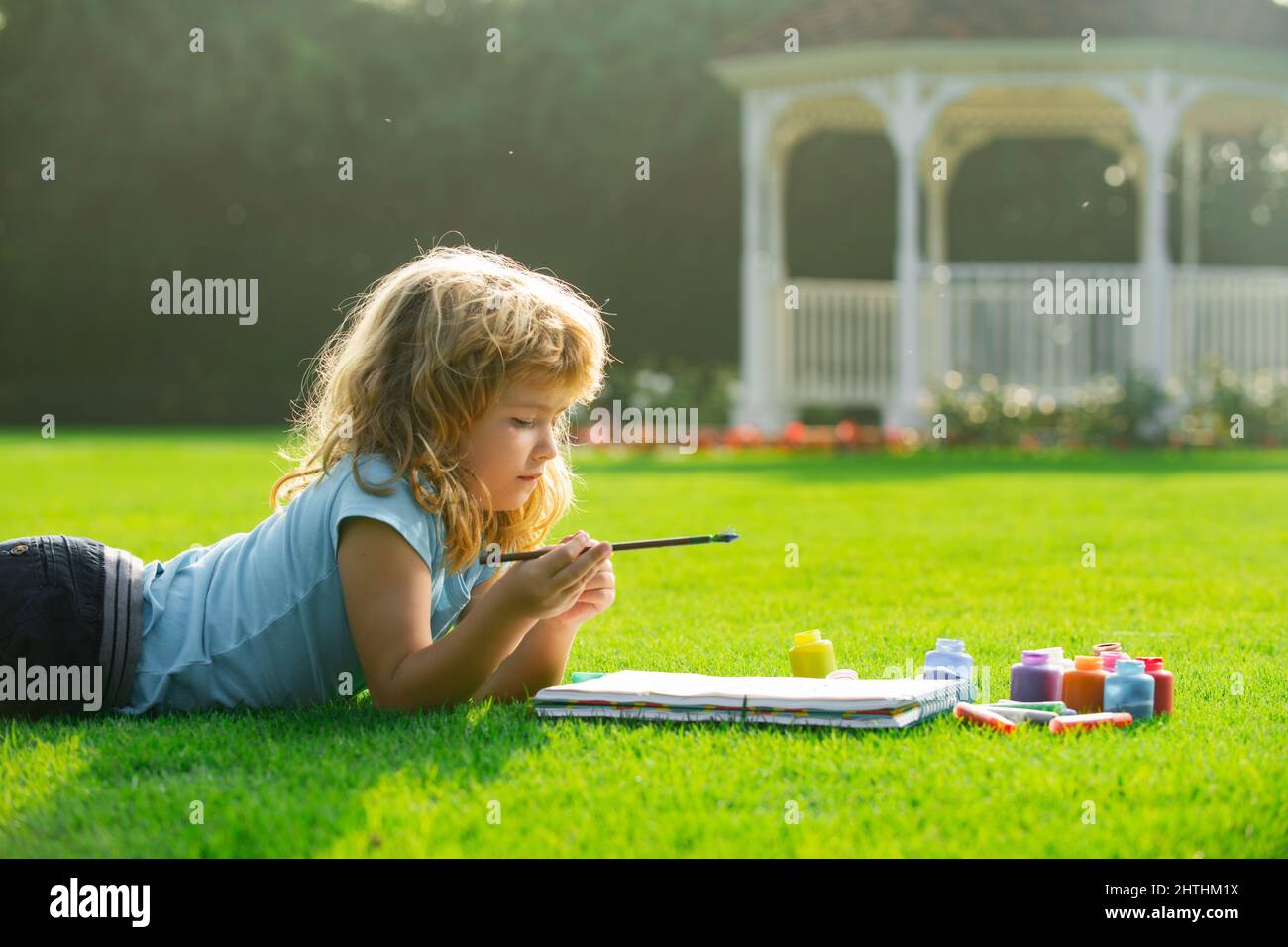 Portrait of smiling happy kid enjoying art and craft drawing in ...