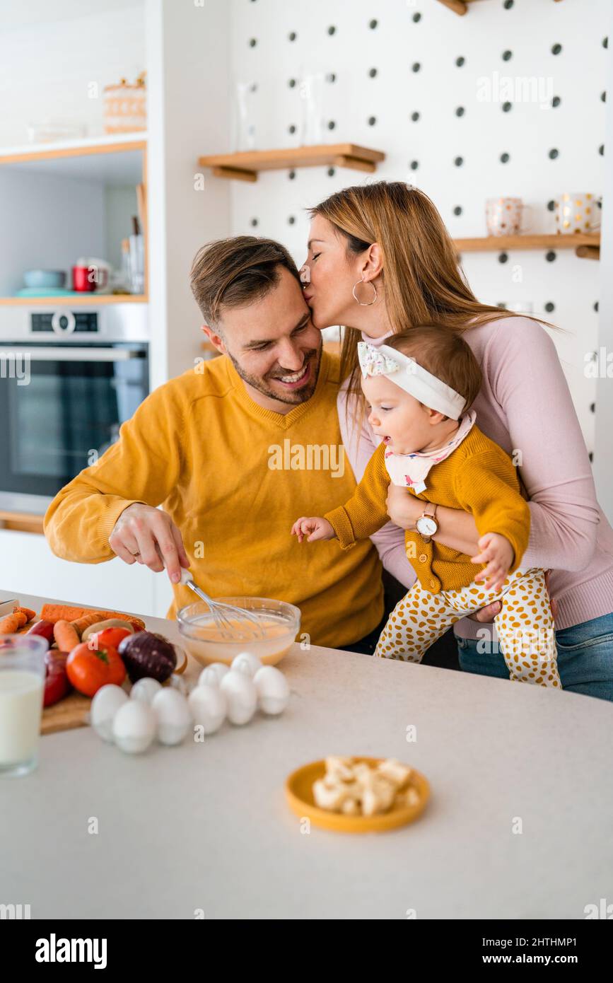 Happy healthy family hi-res stock photography and images - Alamy