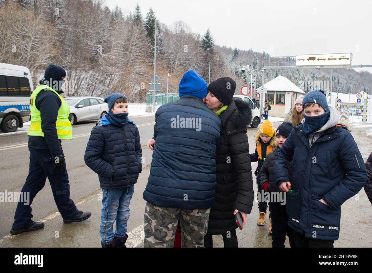 Ukrainian refugees at the Kroscienko border crossing in the Lesser ...