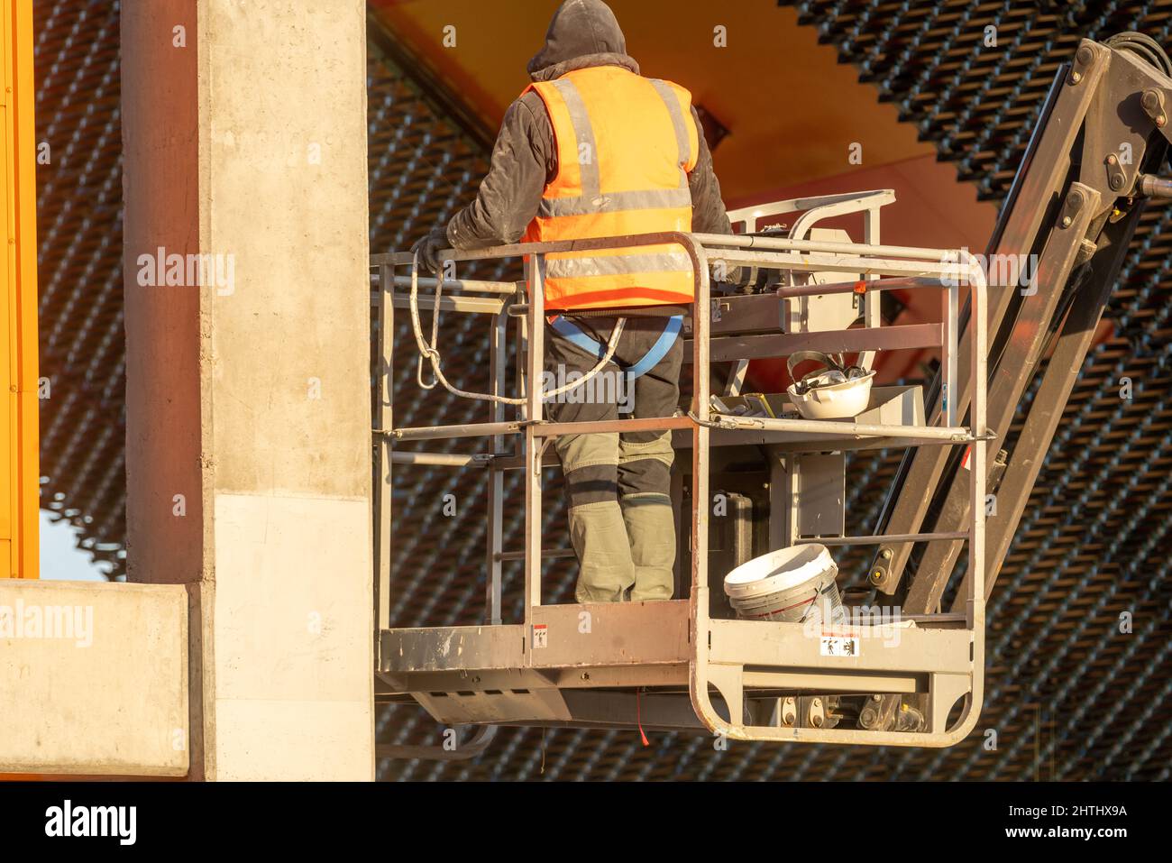 Construction worker on a lift Stock Photo - Alamy