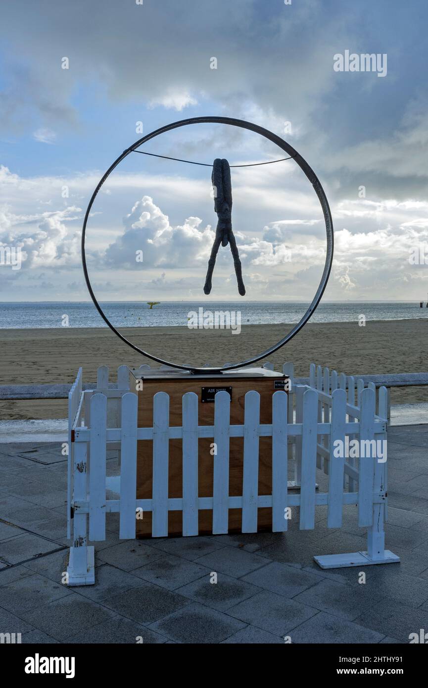 Spring of Sculptures, Thiers pier. Artist: Nathalie Decoster. Arcachon ...