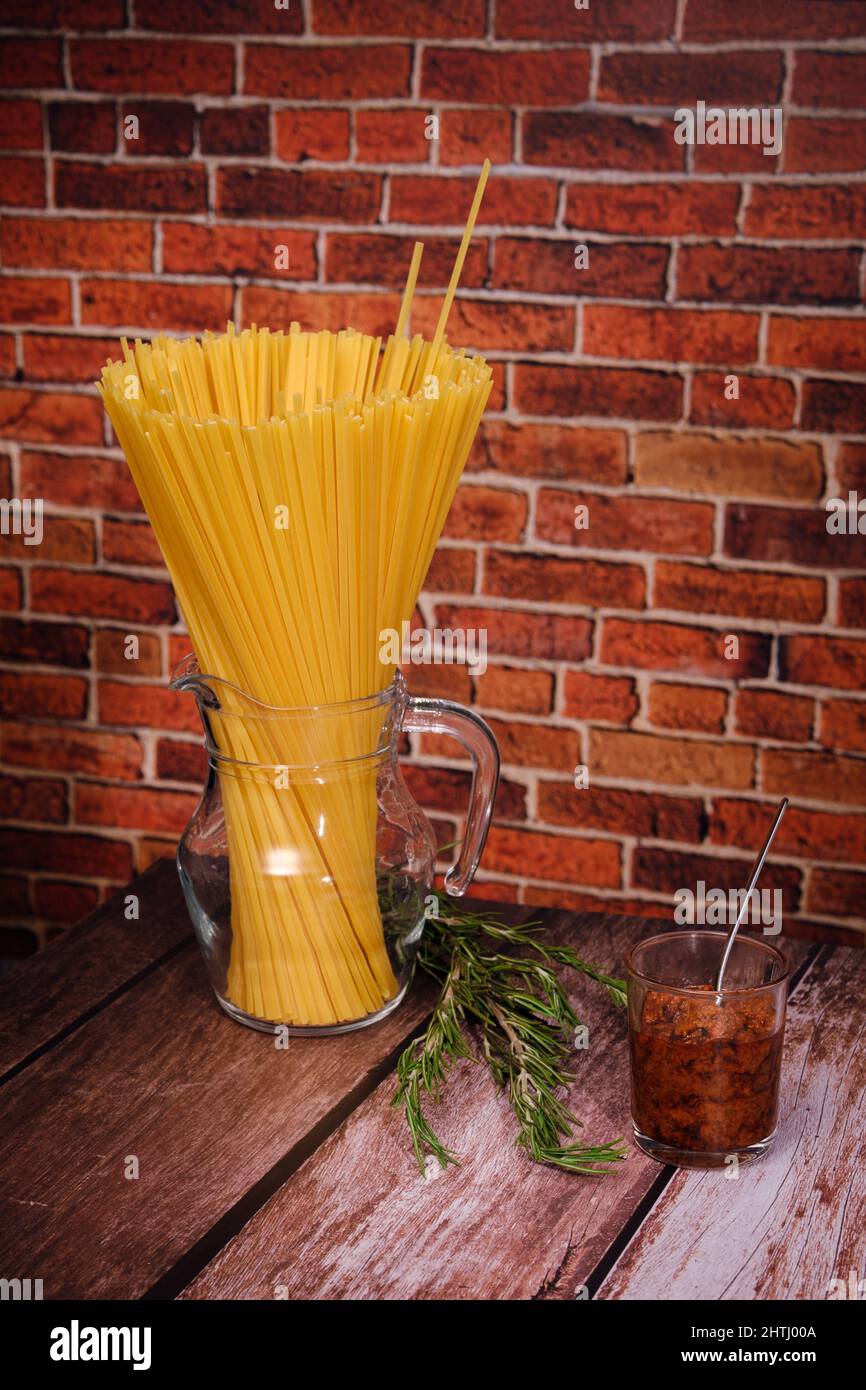 Closeup of Bunch of spaghetti in a container Stock Photo - Alamy