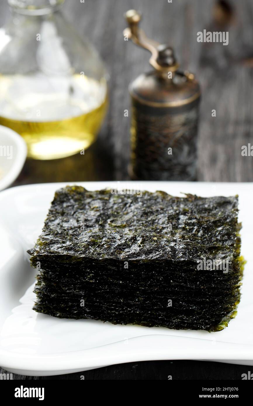 Toasted laver seaweed hi-res stock photography and images - Alamy