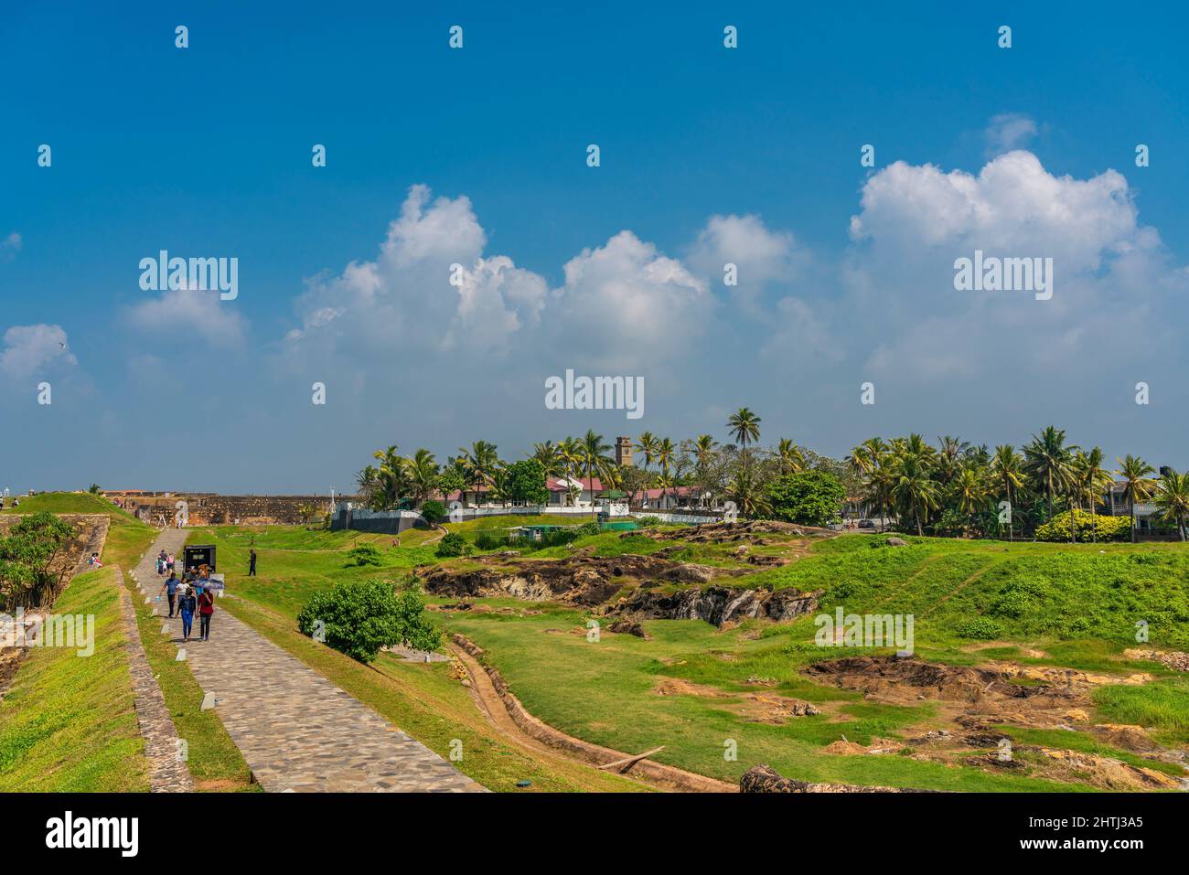 GALLE, SRI LANKA - DECEMBER 24.2021: Way at the fortress in Galle with ...