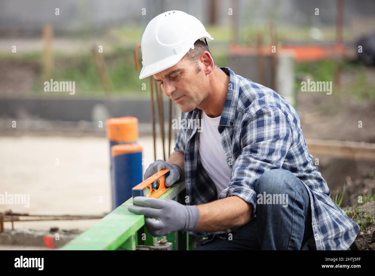 construction worker using spirit level on site Stock Photo - Alamy