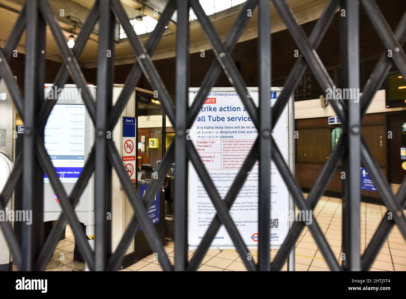 Piccadilly gates hi-res stock photography and images - Alamy