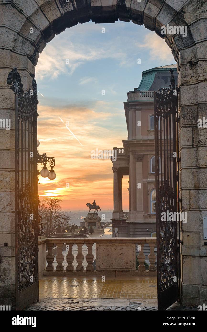 Hungary budapest royal palace gate hi-res stock photography and images ...