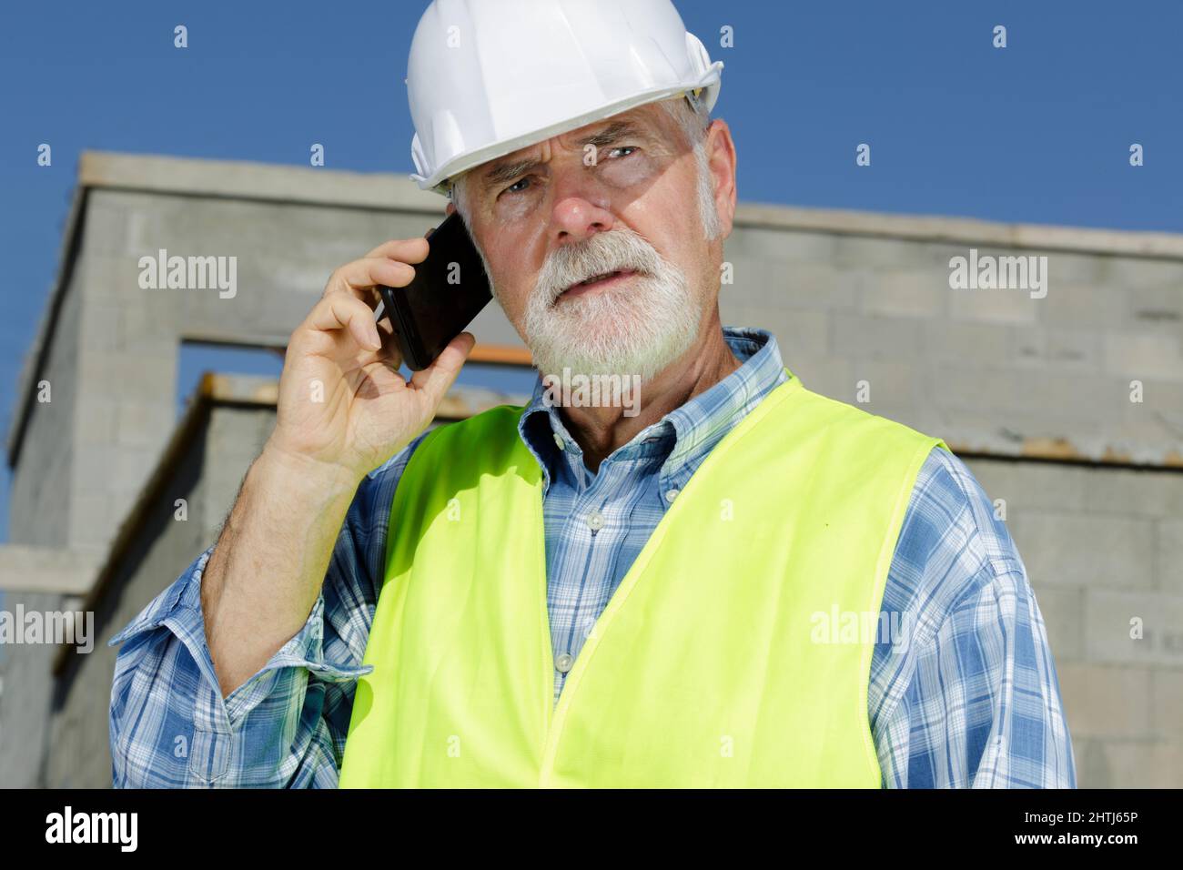 engineer gesticulates on the cellphone Stock Photo - Alamy