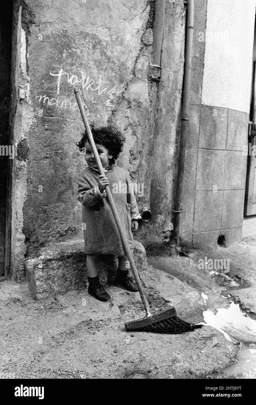 Poverty in france hi-res stock photography and images - Alamy