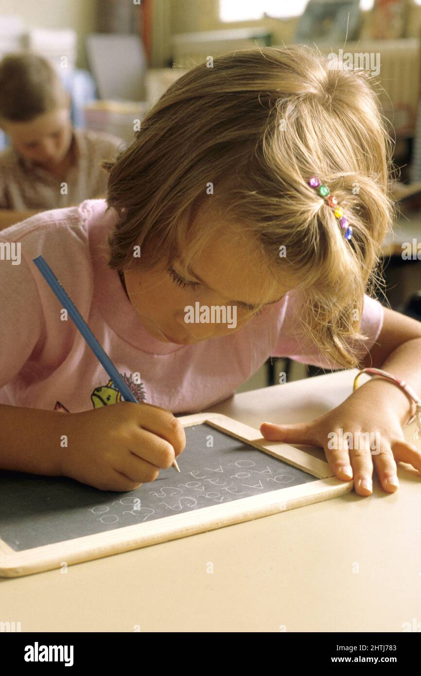 école primaire classe france hi-res stock photography and images - Alamy