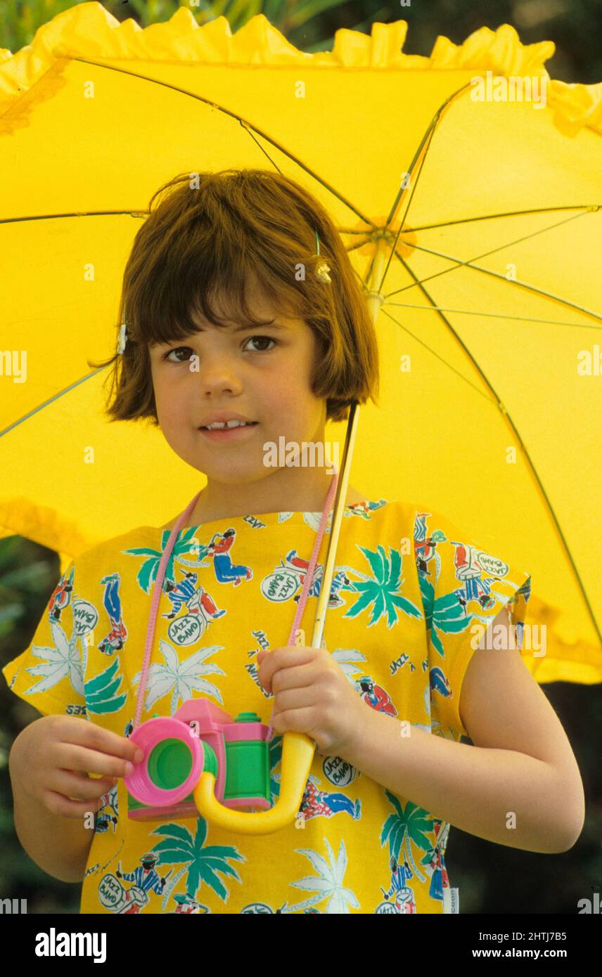 Children umbrella spring hi-res stock photography and images - Alamy