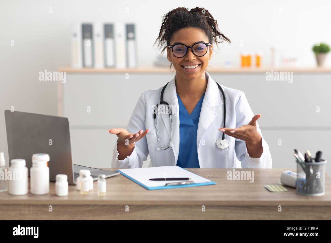 African american black female medic hi-res stock photography and images ...