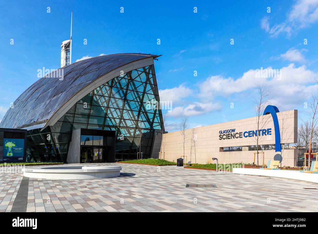 Entrance to the Glasgow Science centre with observation tower, Glasgow ...