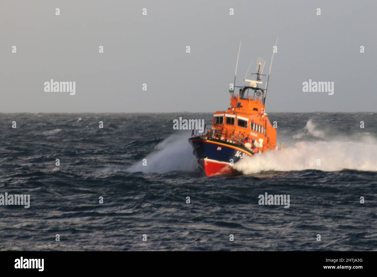 Emergency sail rig hi-res stock photography and images - Alamy