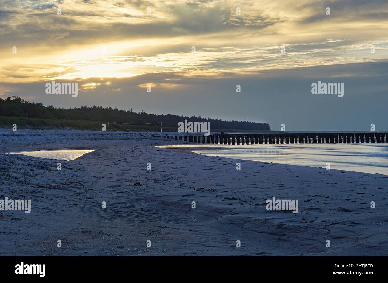 Sea and rock columns hi-res stock photography and images - Alamy