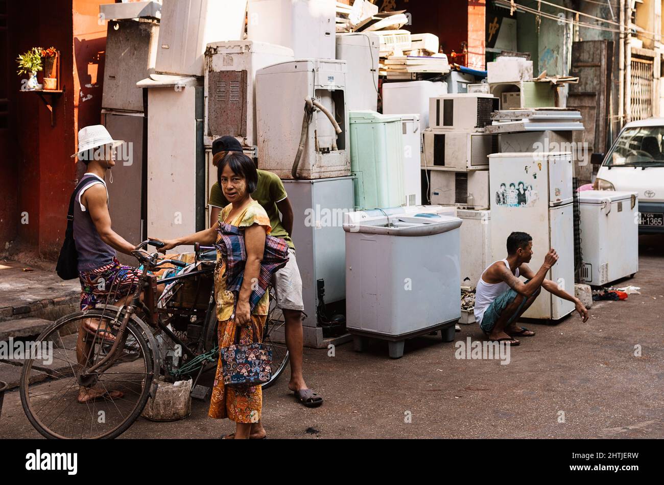 Public community refrigerator hi-res stock photography and images - Alamy