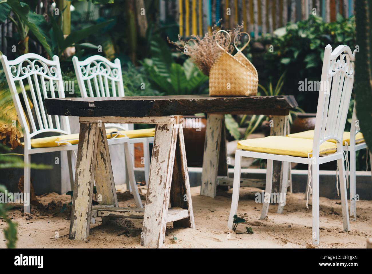 Barbecue family lens flare hi-res stock photography and images - Alamy