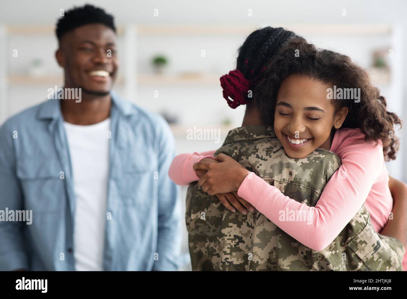 Female soldier back hi-res stock photography and images - Alamy