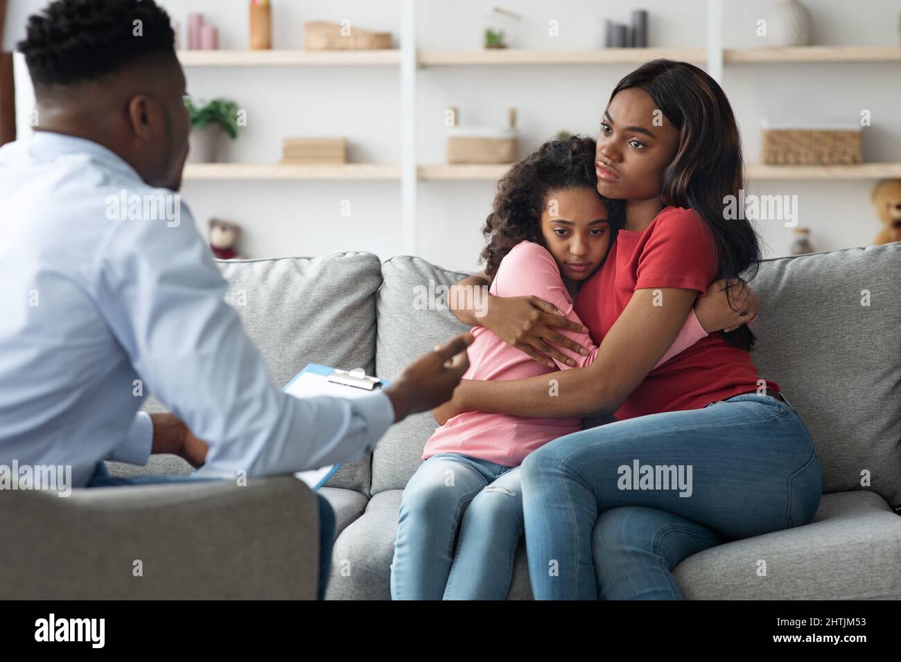 Child scared parent hi-res stock photography and images - Alamy